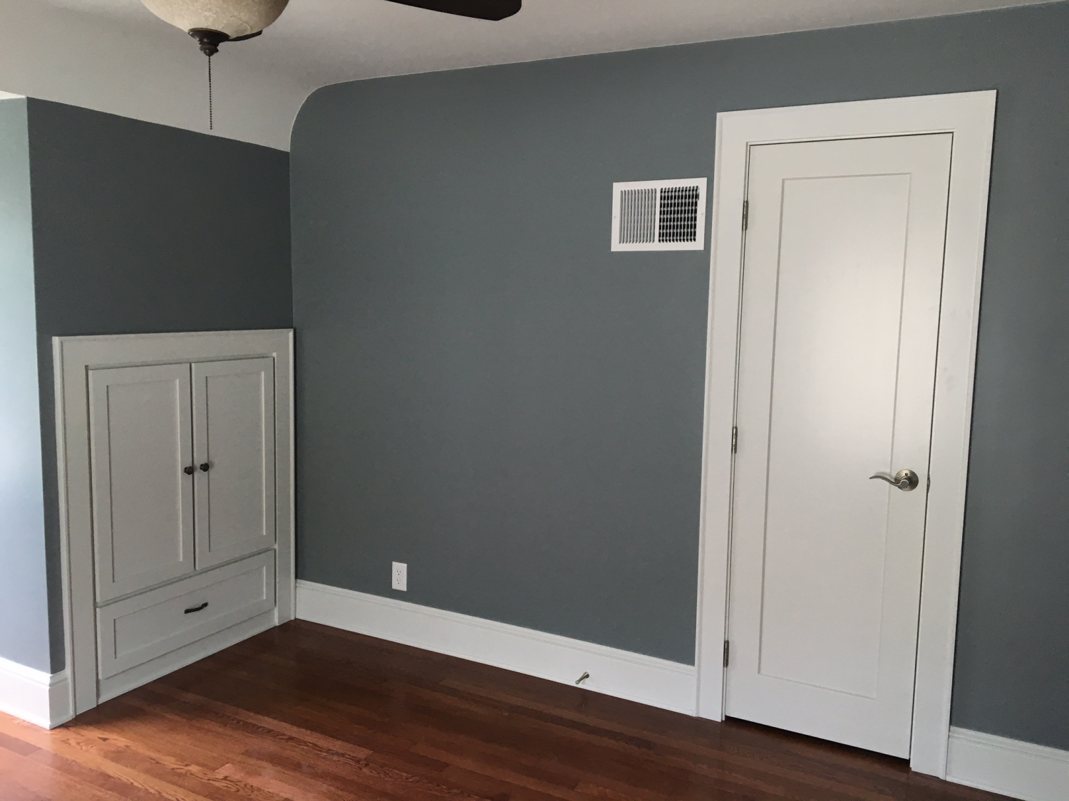 INTERIOR – SHAMP PAINTING